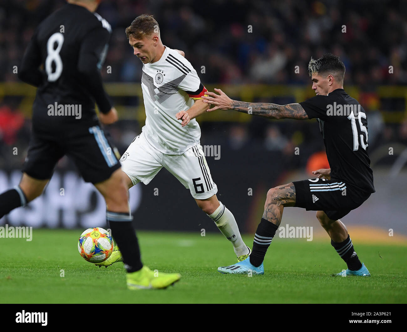Dortmund, Germany. 09th Oct, 2019. duels, duel Joshua Kimmich (Germany ...