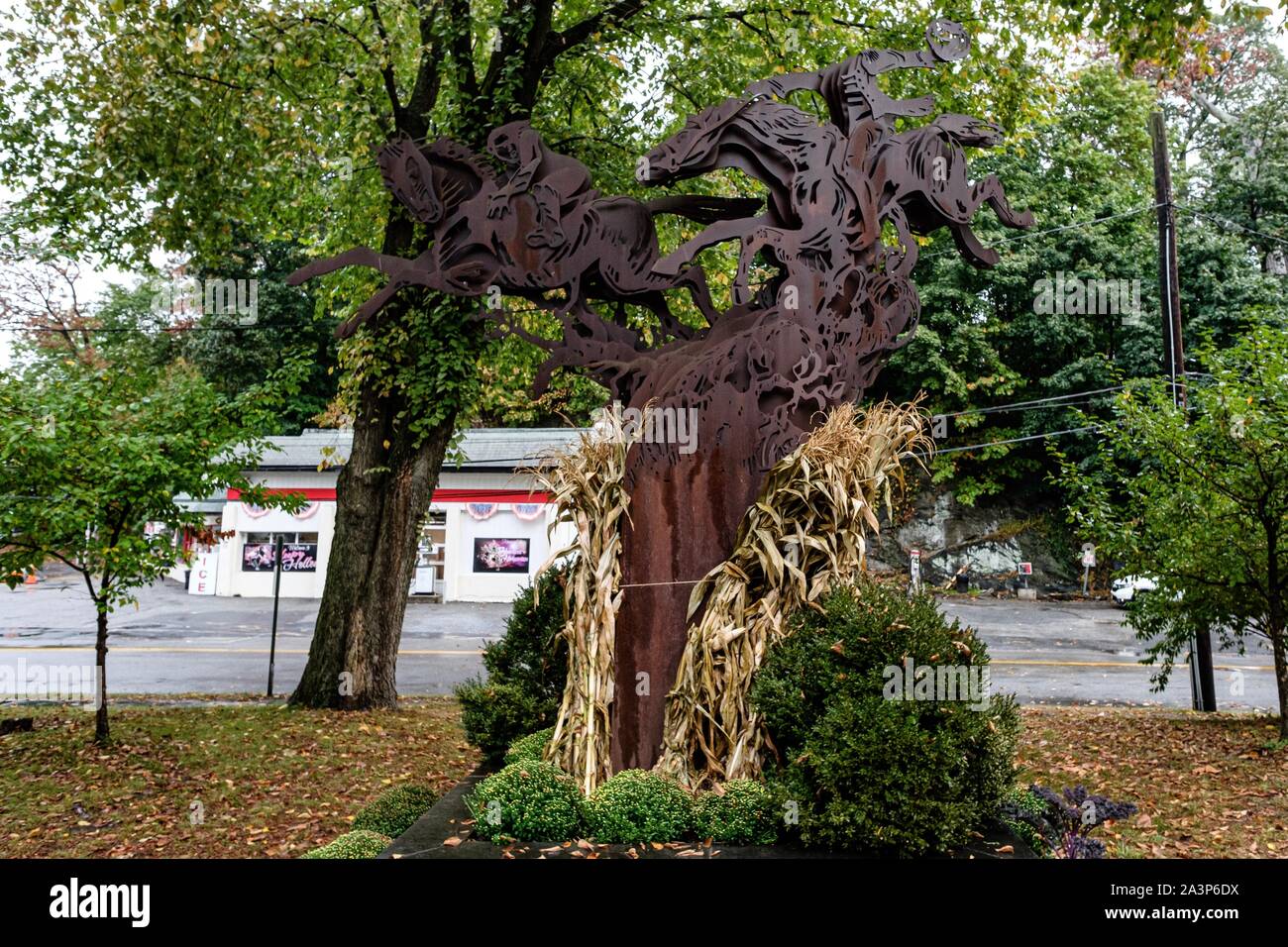 Sculpture of the Headless Horseman at Sleepy Hollow in New York State ...