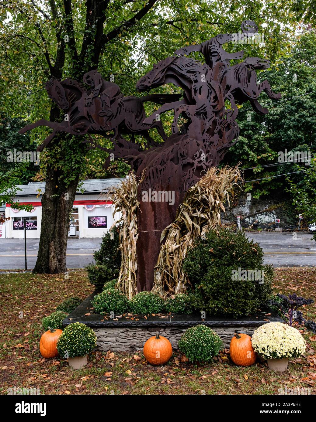 Sculpture of the Headless Horseman at Sleepy Hollow in New York State ...