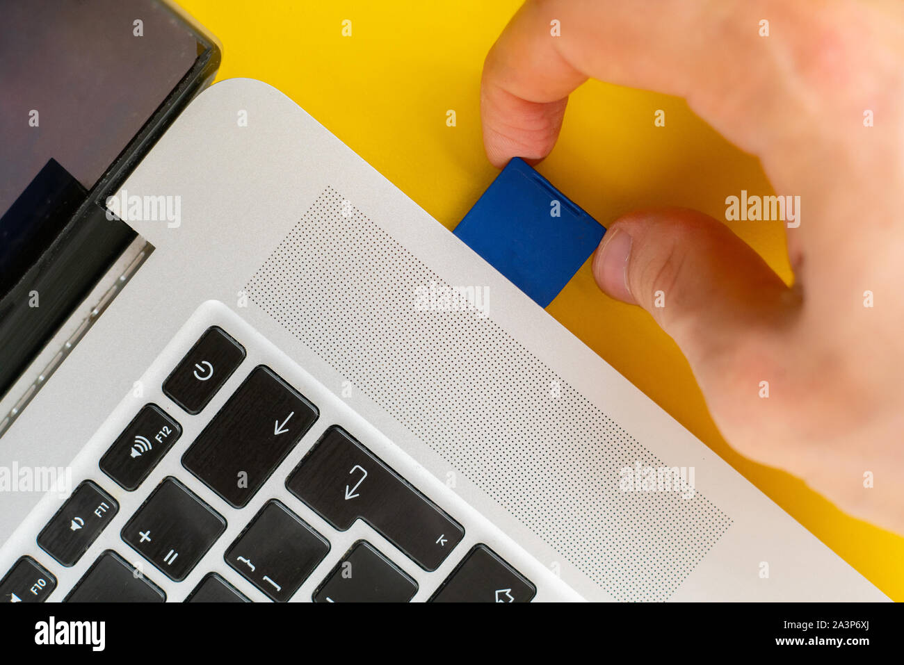 Hand insert usb memory stick hi-res stock photography and images - Alamy