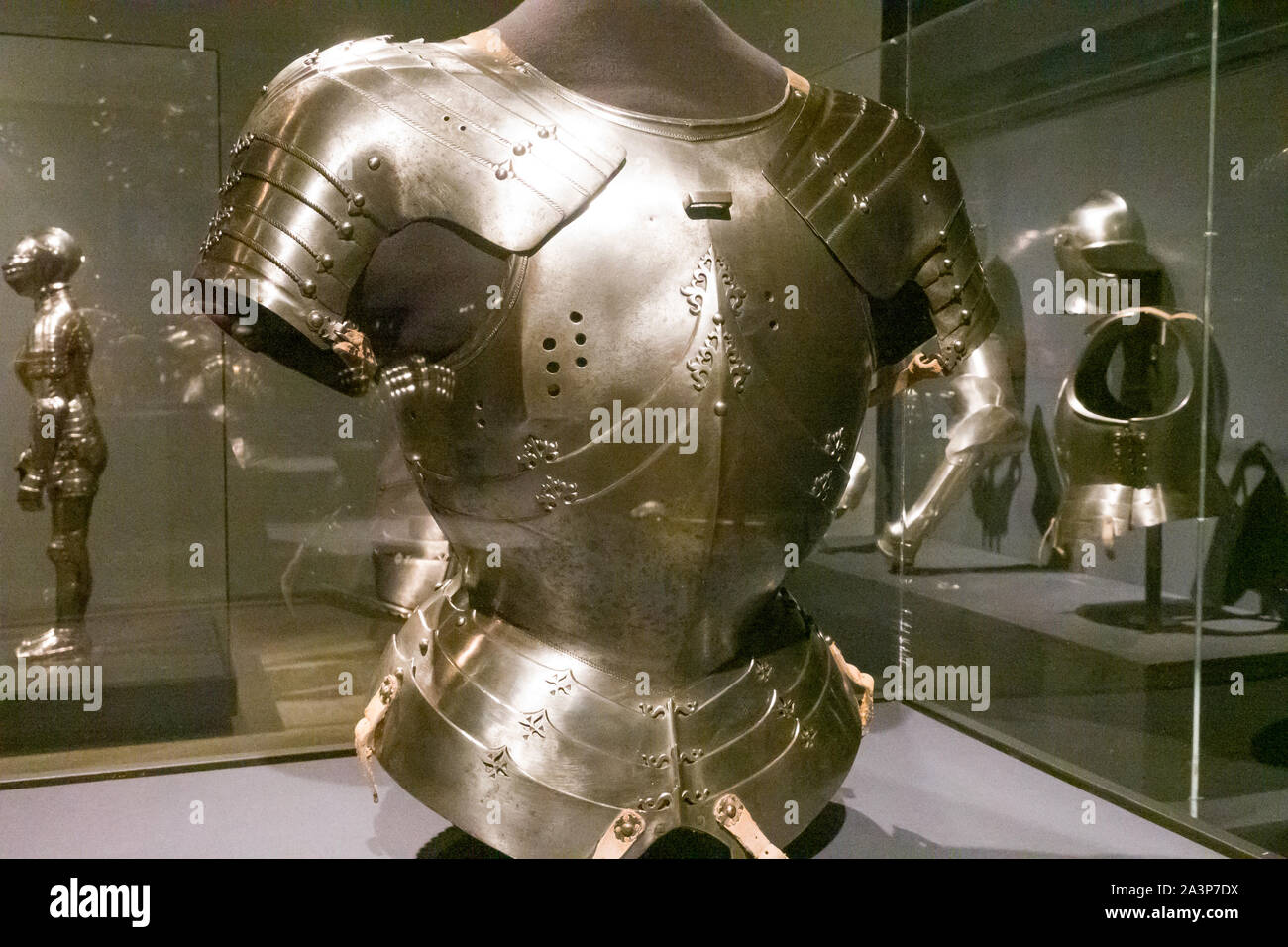 Maximilian plate armour hi-res stock photography and images - Alamy