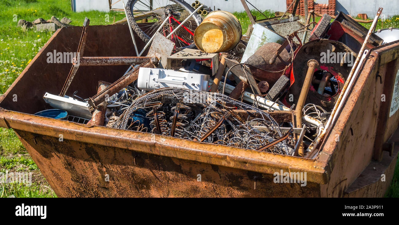 Container iron scrap hi-res stock photography and images - Alamy