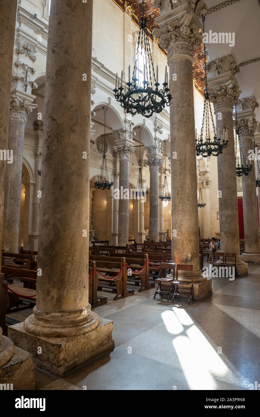 Interior of Basilica di Santa Croce (Church of the Holy Cross) on Via ...
