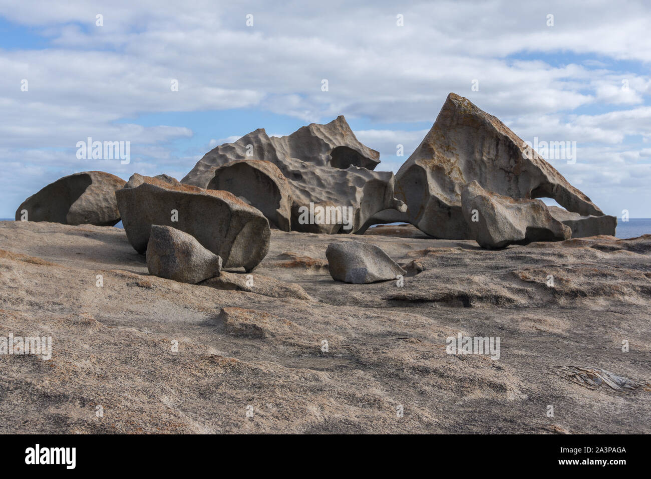 Rainbow over remarkable rocks hi-res stock photography and images - Alamy