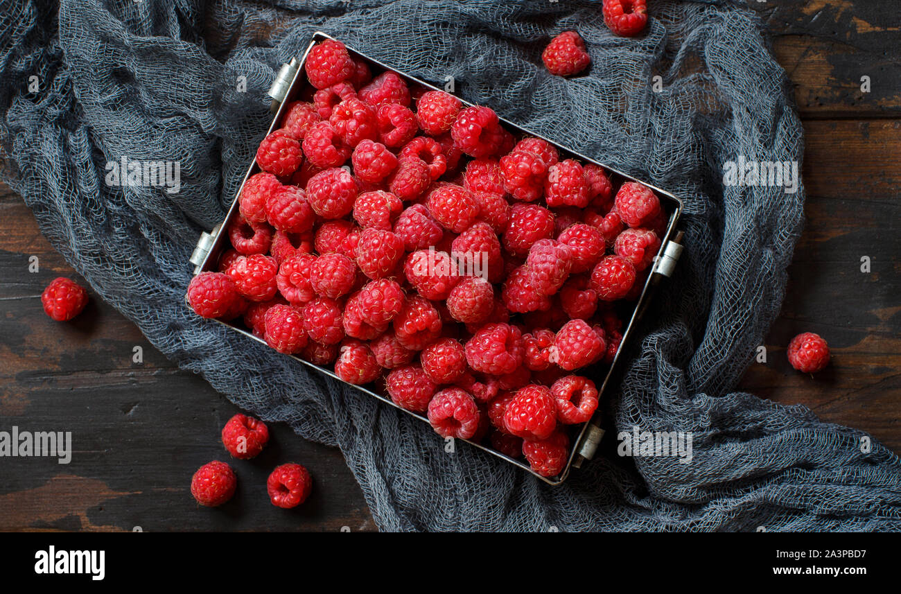 Raspberries in a box hi-res stock photography and images - Alamy