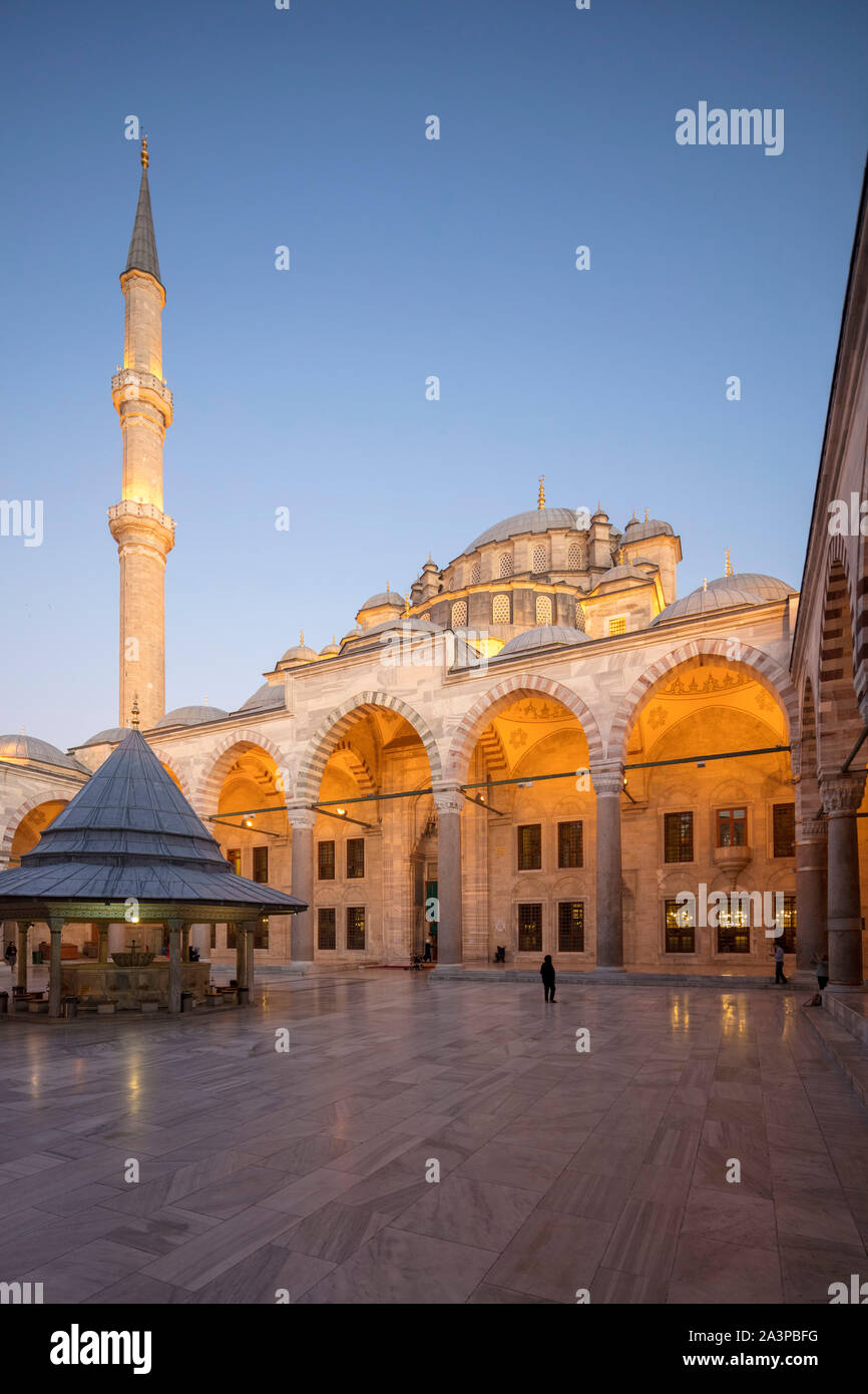 Courtyard istanbul hi-res stock photography and images - Alamy