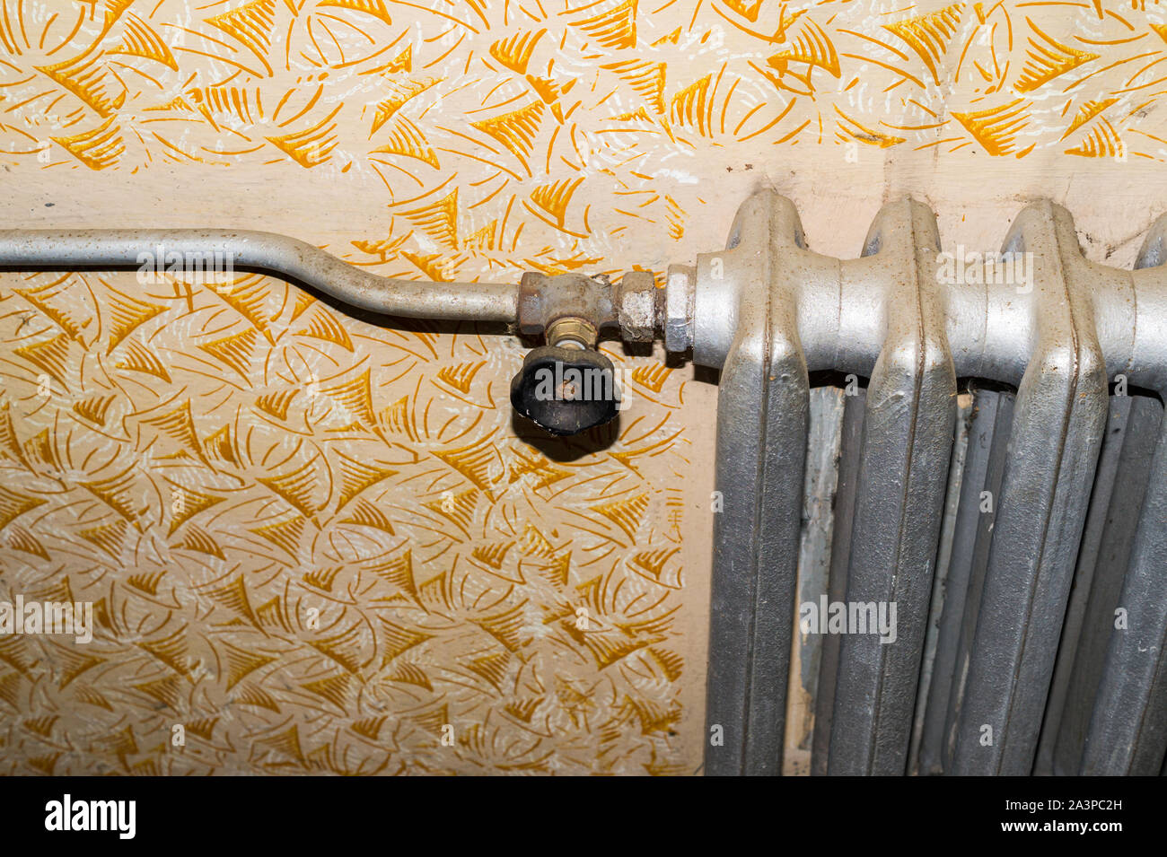 Old vintage radiator Stock Photo - Alamy
