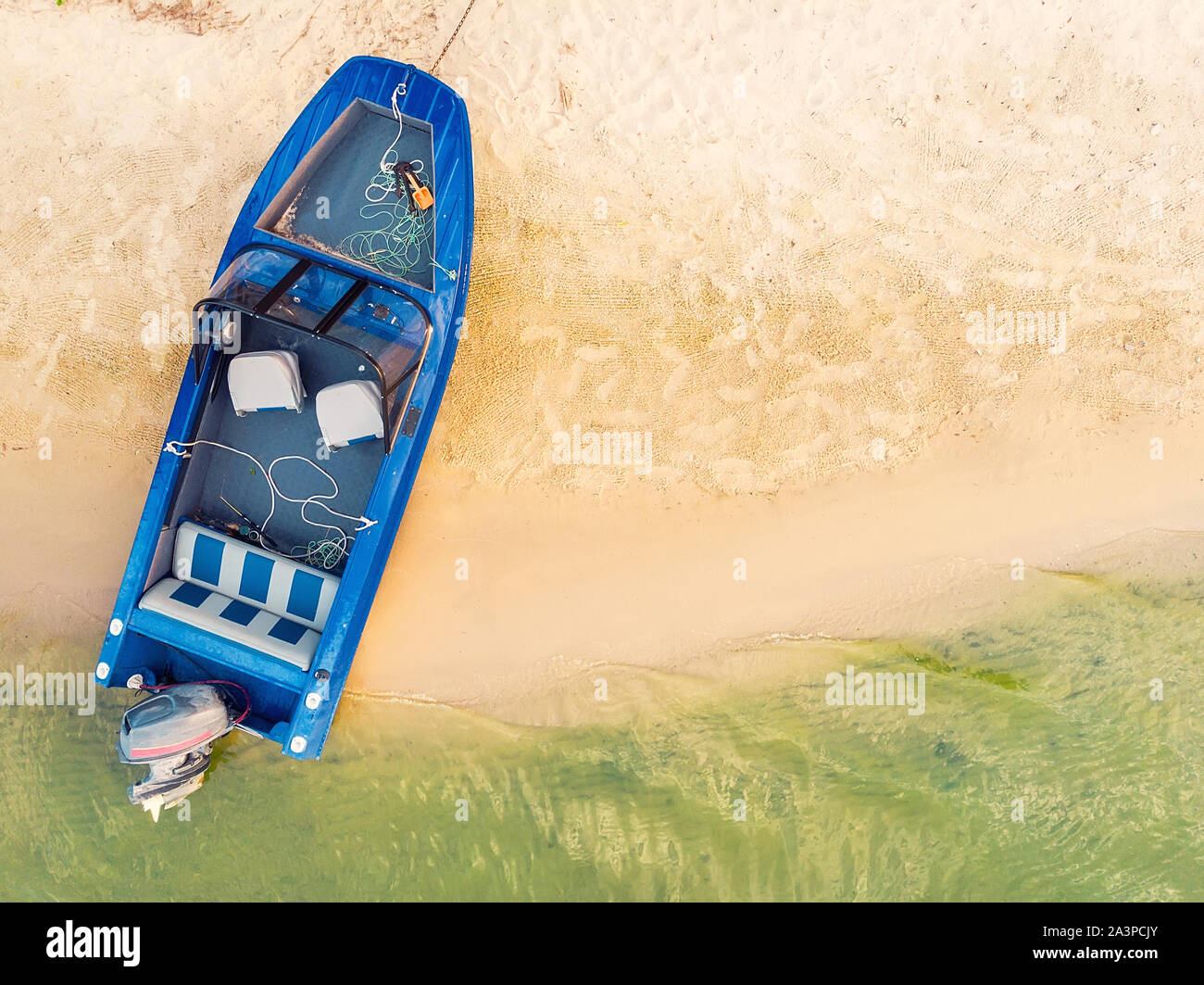 Ship top down hi-res stock photography and images - Alamy