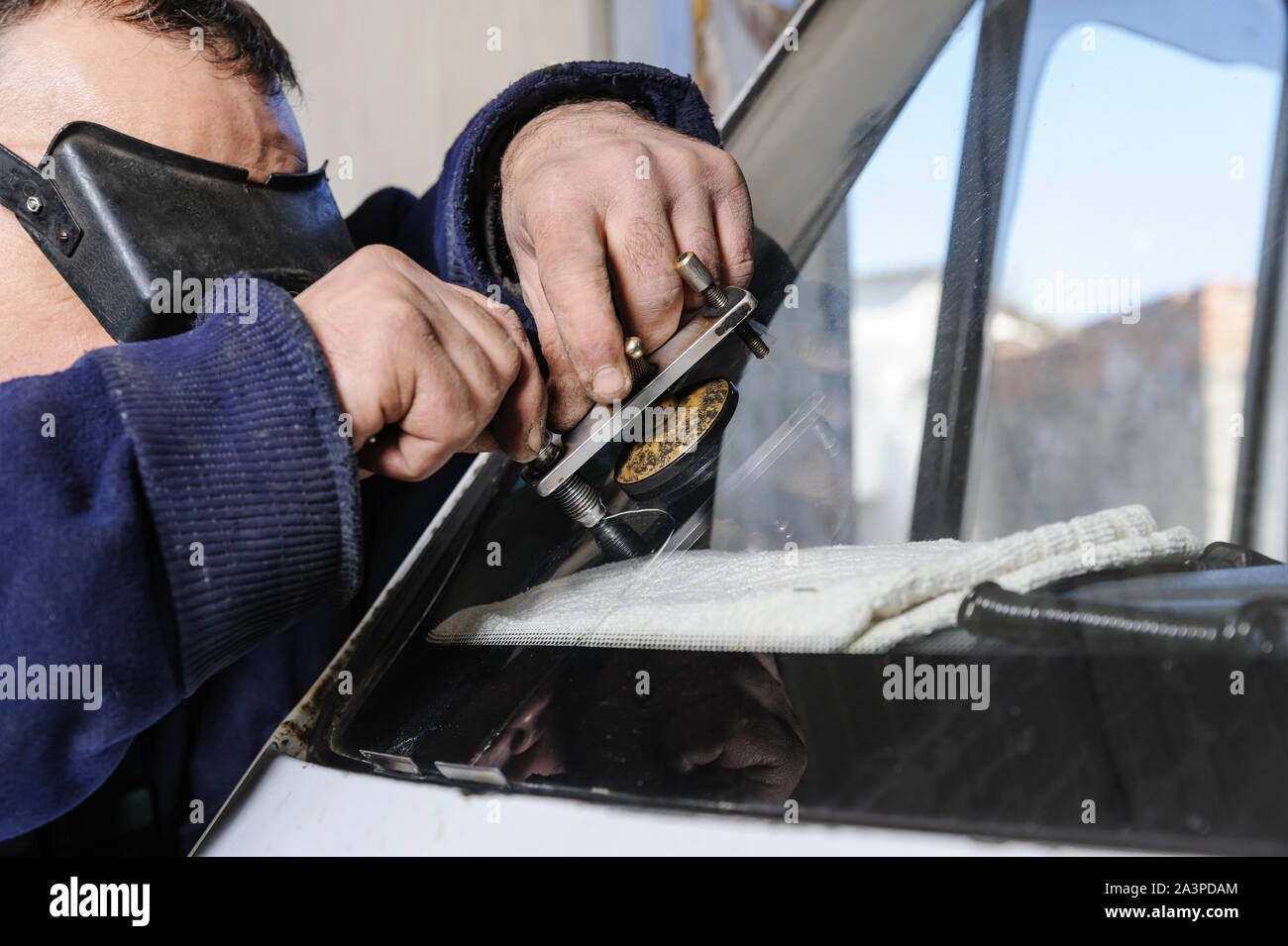 Windscreen repair hi-res stock photography and images - Alamy