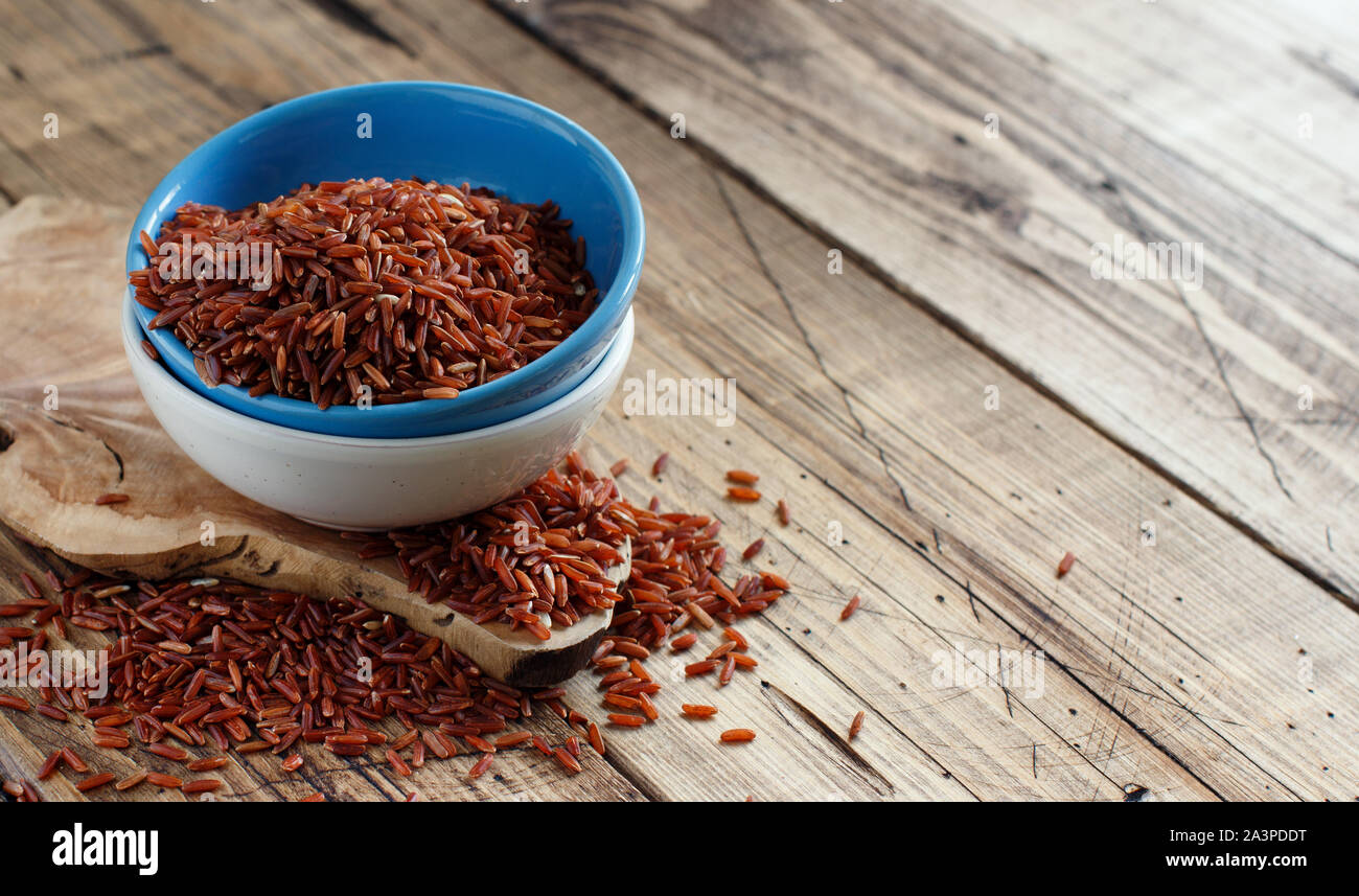 Uncooked rice in bowls hi-res stock photography and images - Alamy