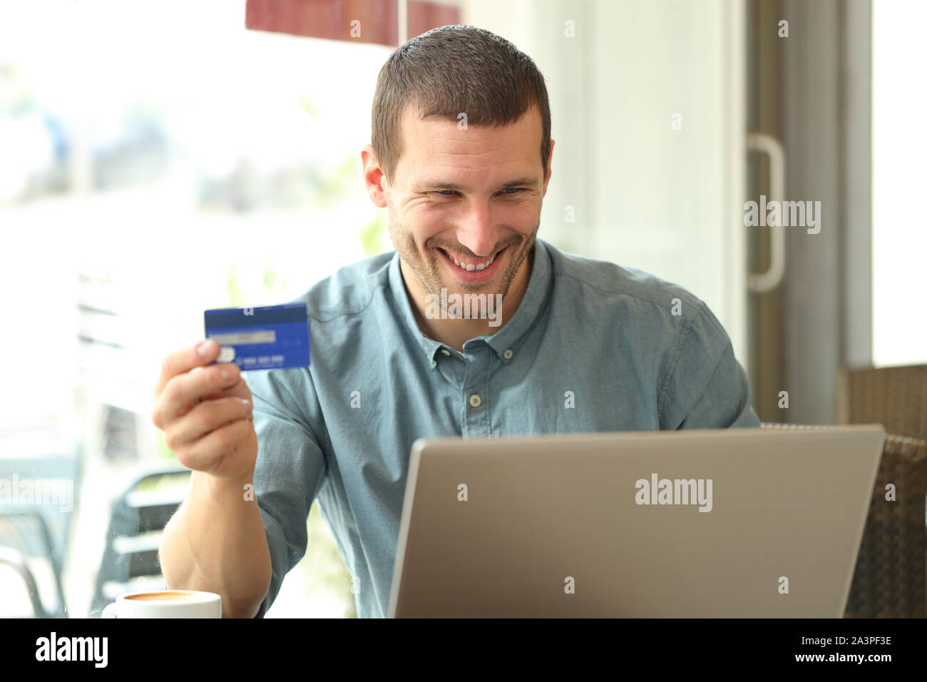 Male buying electronics hi-res stock photography and images - Alamy