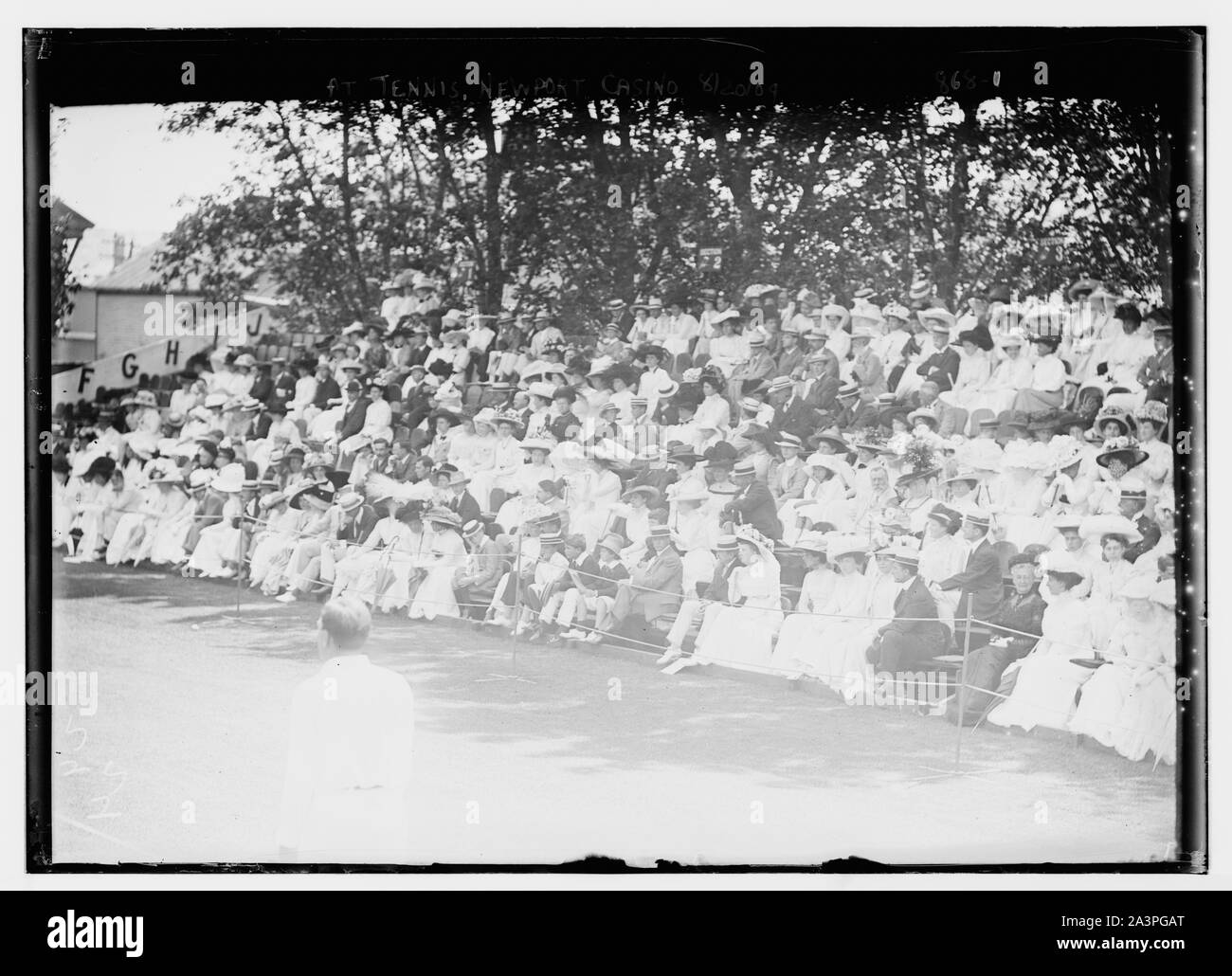 Spectators at tennis match hi-res stock photography and images - Alamy