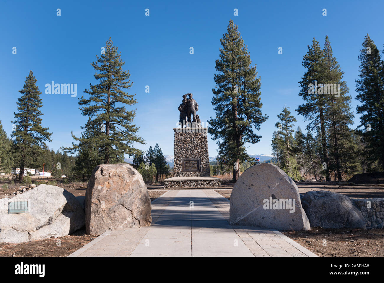 Donner pass sign hi-res stock photography and images - Alamy