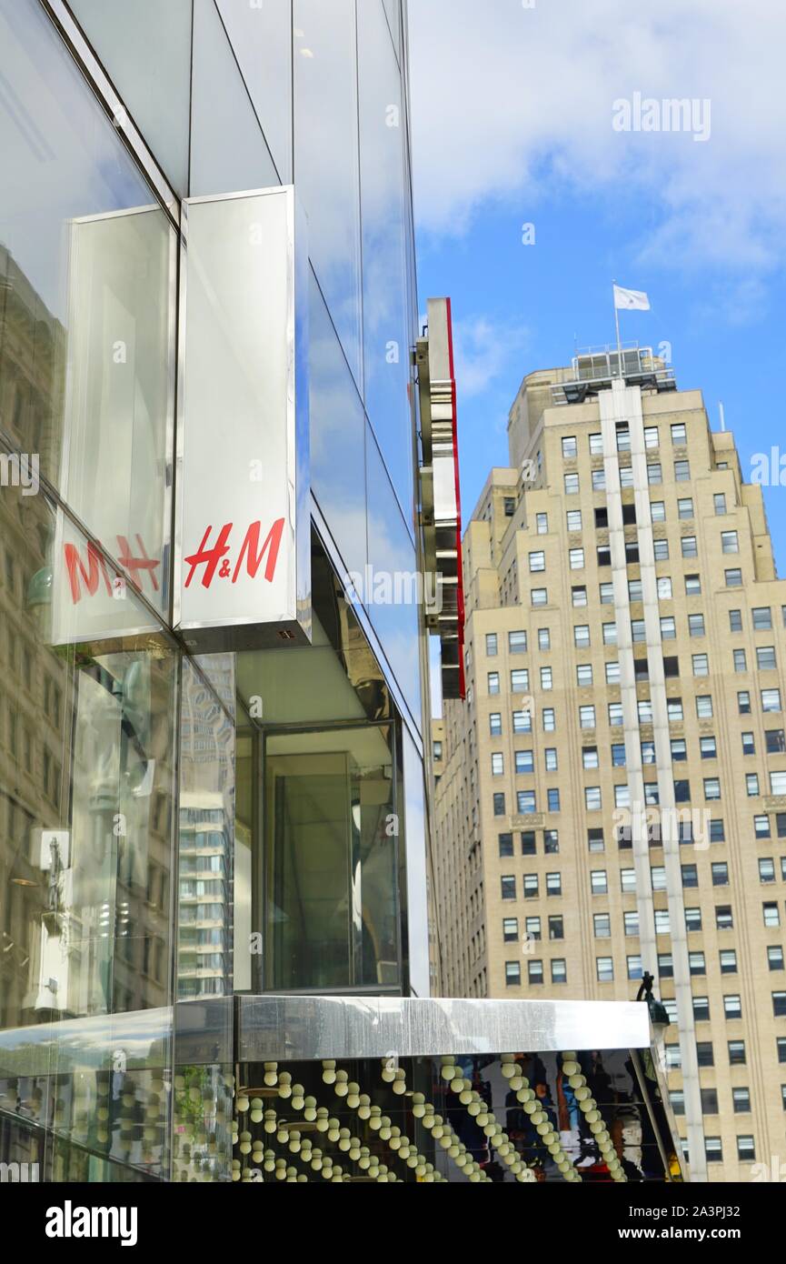 NEW YORK CITY, NY -4 OCT 2019- View of the sign for a H&M clothing ...