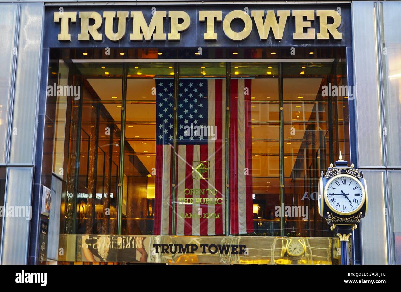 NEW YORK, NY -4 OCT 2019- View of the landmark Trump Tower building on ...