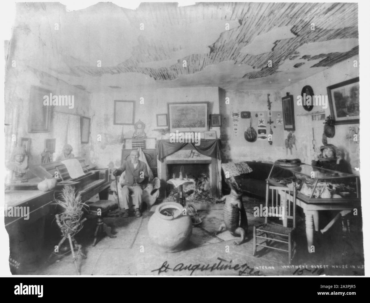 Colonial home interior Black and White Stock Photos & Images - Alamy