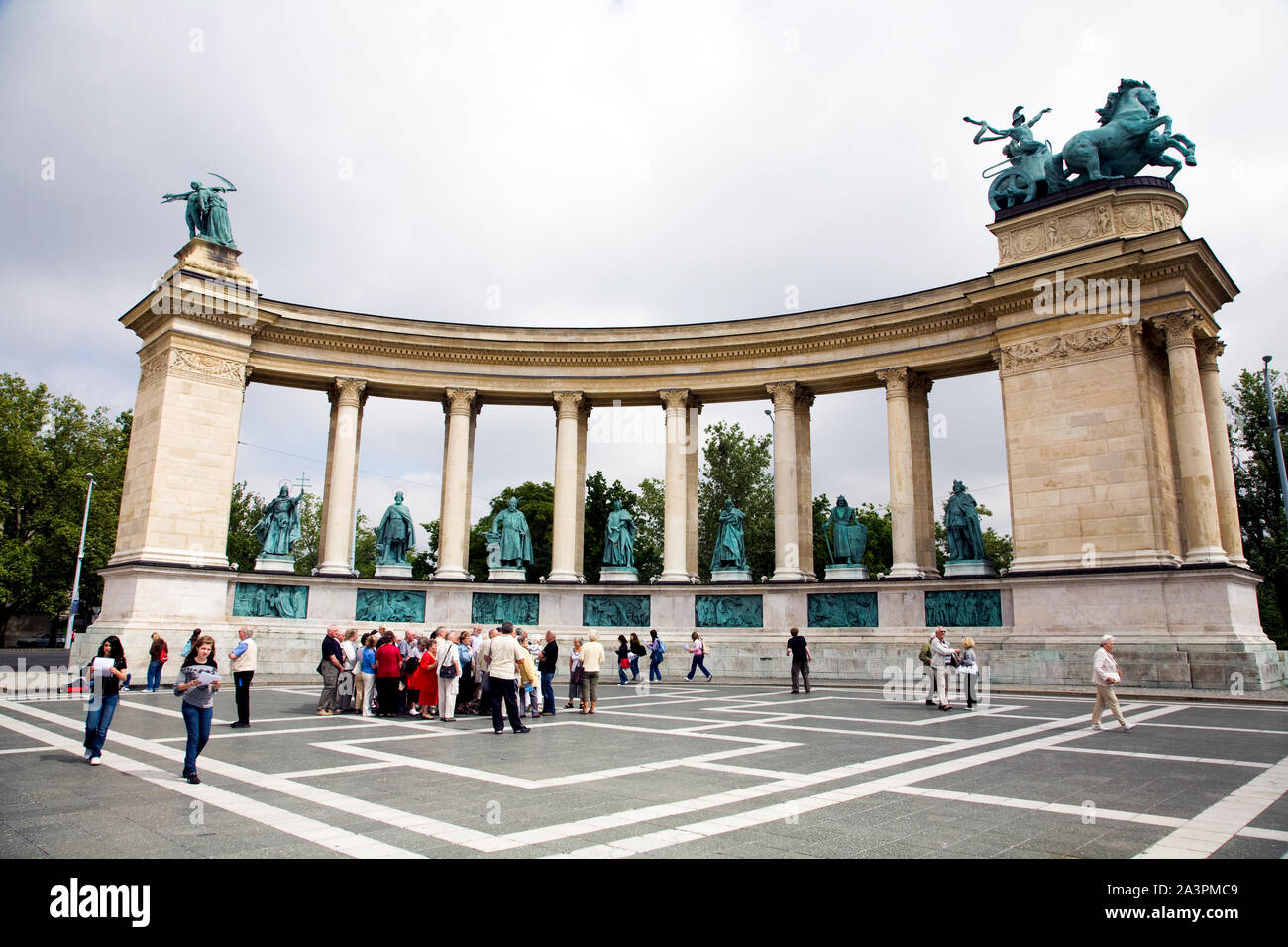Statues notable hungarian figures millennium monument milleniumi hi-res ...