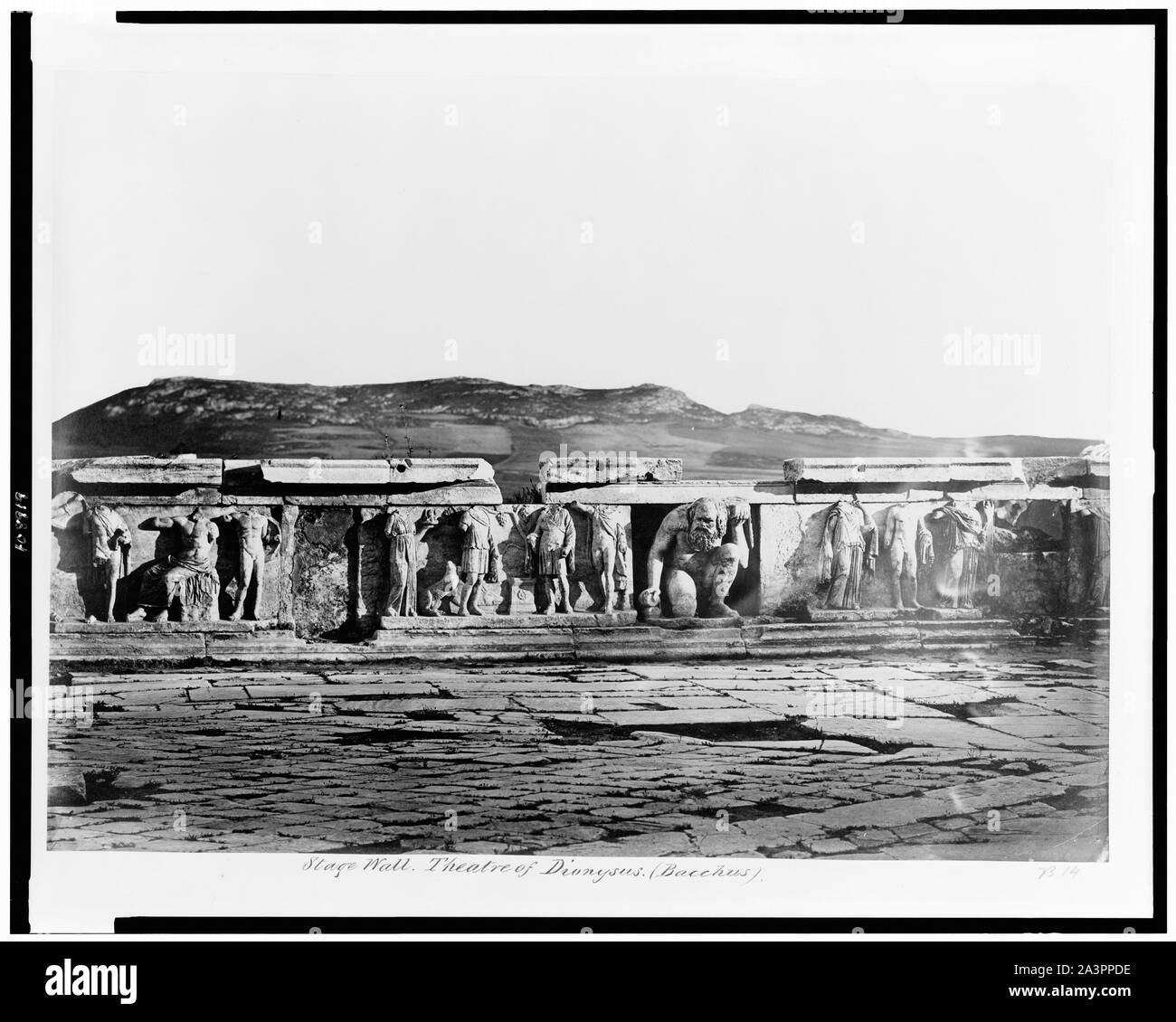 Wall performing Black and White Stock Photos & Images - Alamy