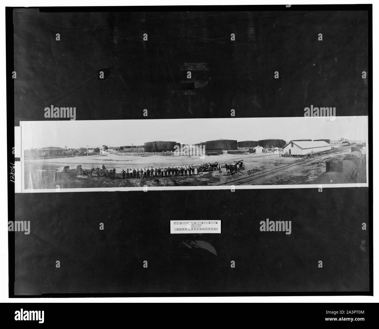 Standard oil tanks hi-res stock photography and images - Alamy