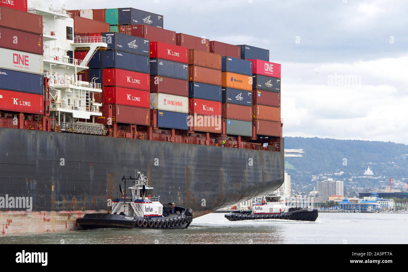 Stern loading hi-res stock photography and images - Alamy