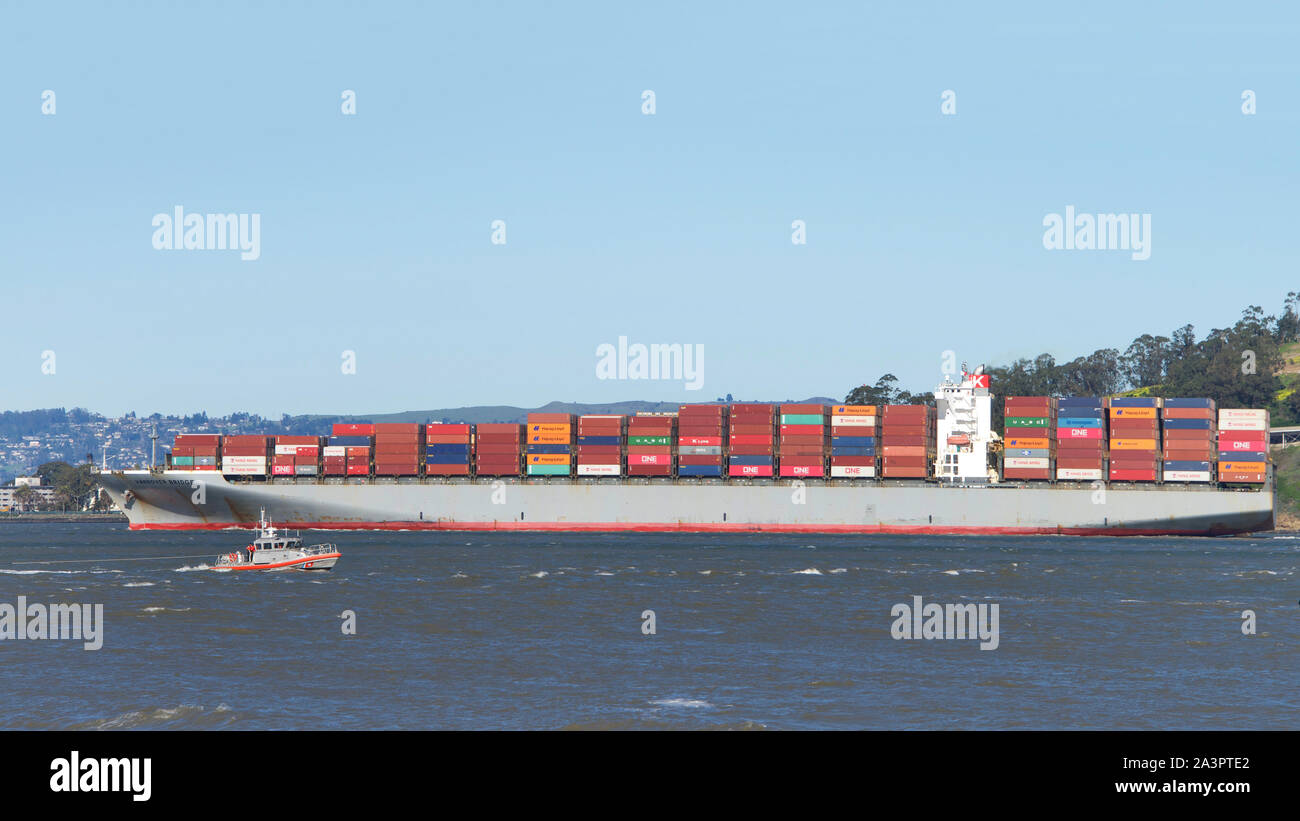 Large shipping cargo vessel san francisco bay hi-res stock photography ...