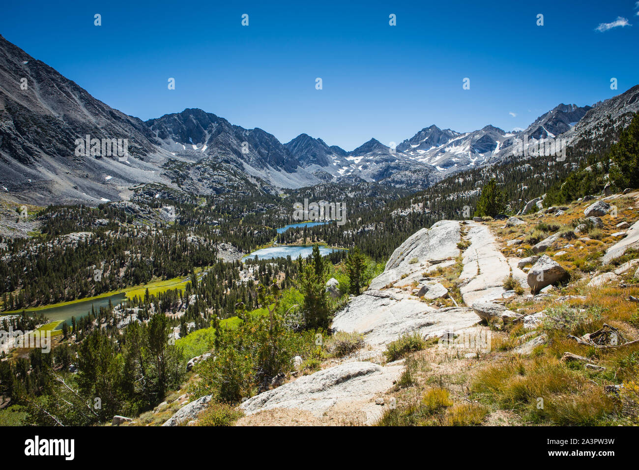 Little Lakes Valley hiking trail with the mighty Eastern Sierra Nevada ...