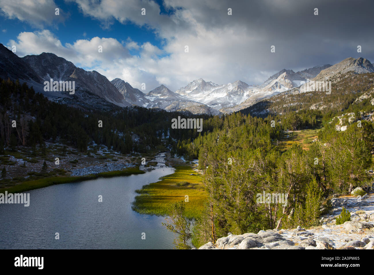 Little Lakes Valley hiking trail with the mighty Eastern Sierra Nevada ...