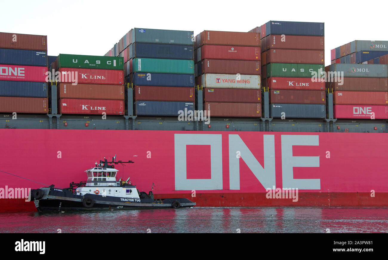 Nippon express ship hi-res stock photography and images - Alamy