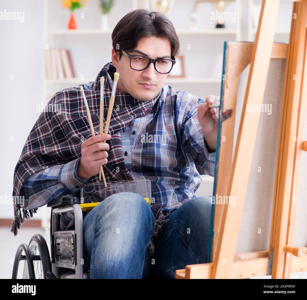 Handicapped student painting hi-res stock photography and images - Alamy