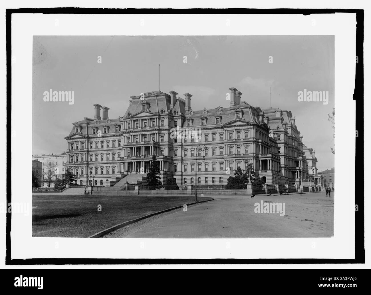 War structure hi-res stock photography and images - Alamy