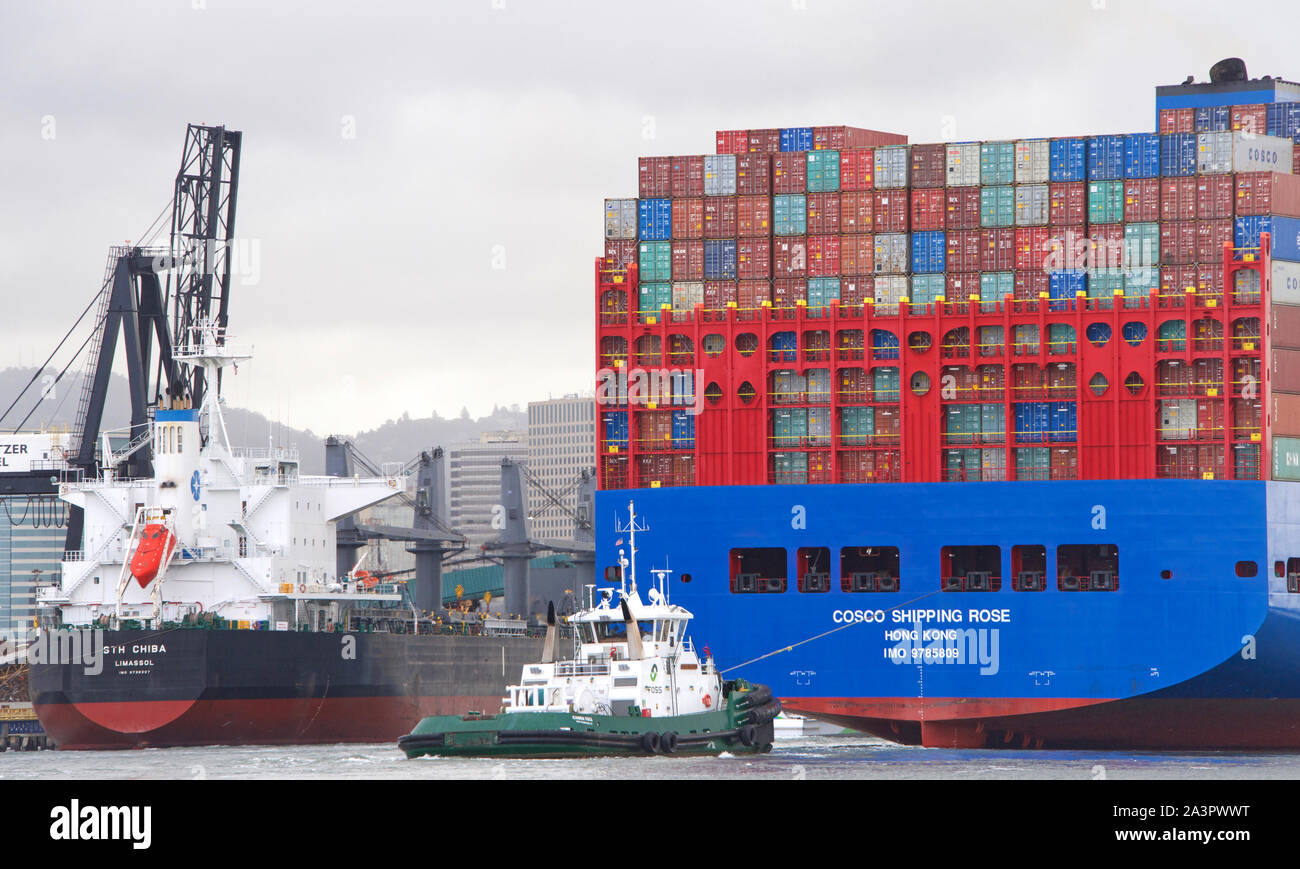 Oakland, CA - May 16, 2019: Tugboat CADEN FOSS at the stern of cargo ...