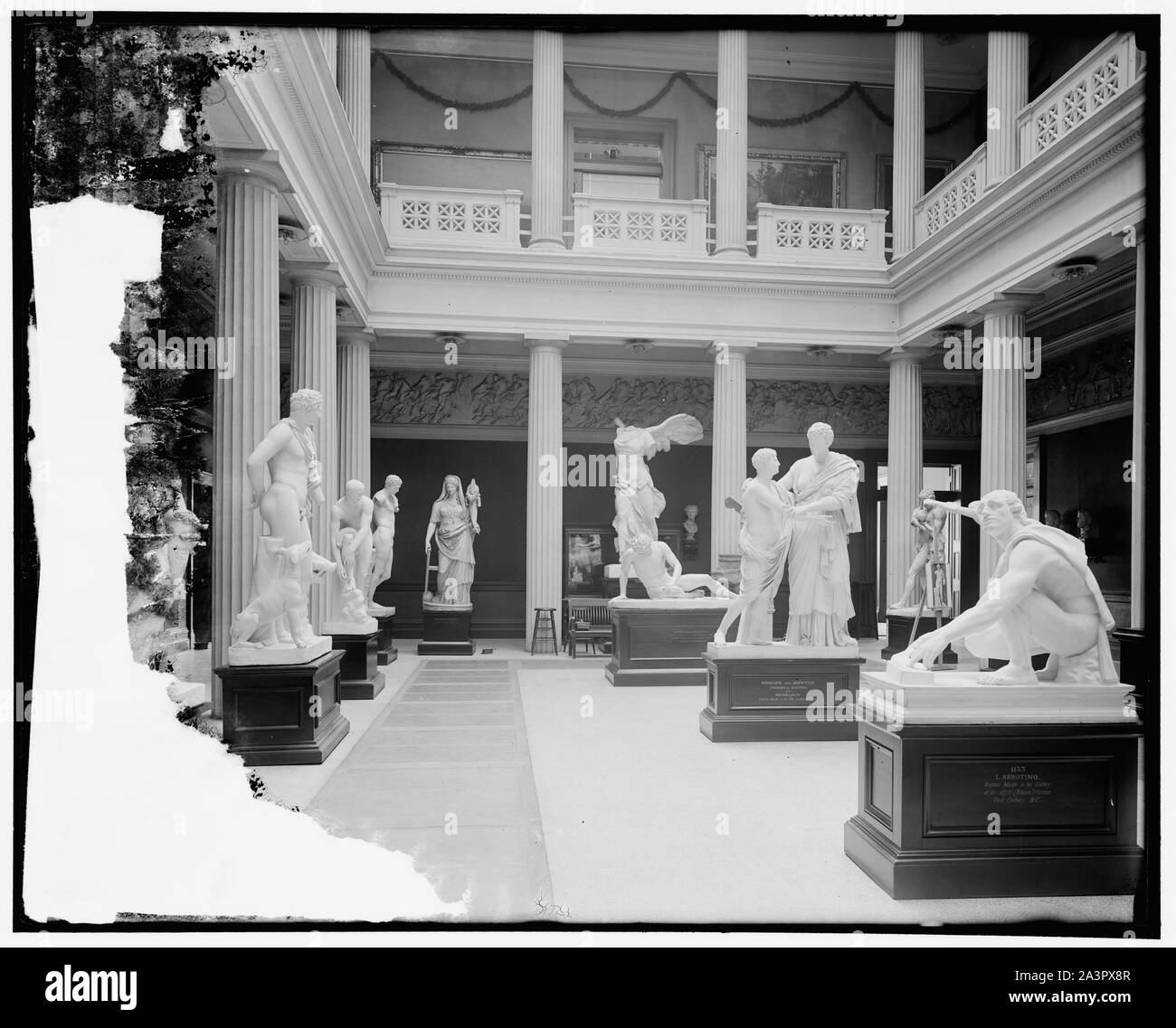 Hall 19th century sculptures hi-res stock photography and images - Alamy
