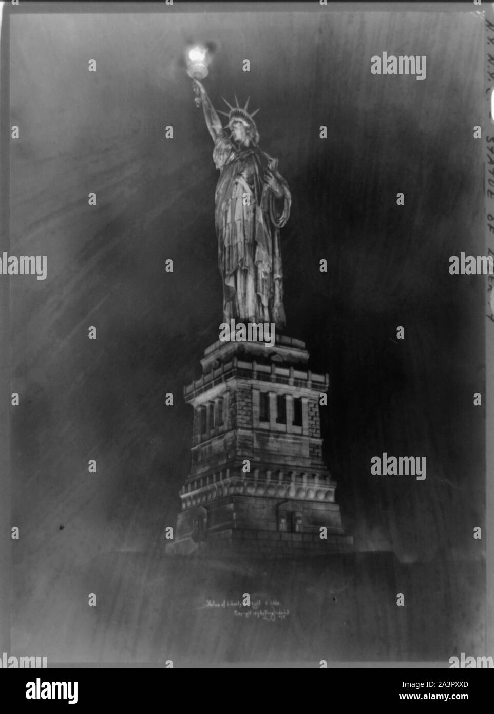Statue of Liberty at night Stock Photo - Alamy