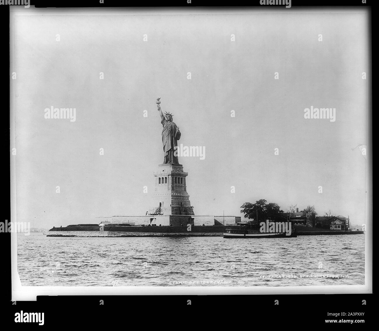 View statues on new Black and White Stock Photos & Images - Alamy