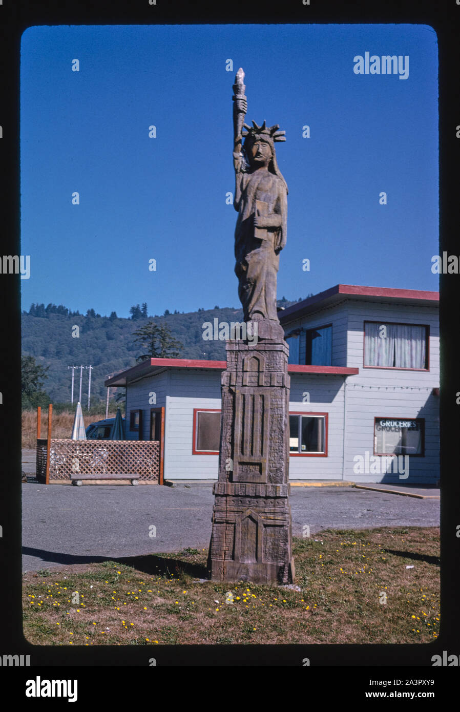 Statue of Liberty at Shoreline Market, Route 101, Orick, California ...