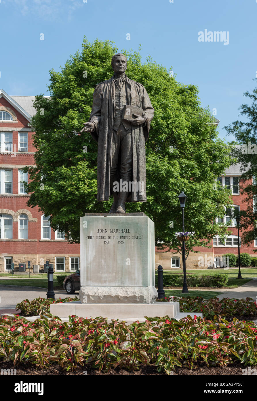 Statue of U.S. Supreme Court Chief Justice John Marshall in a plaza at ...