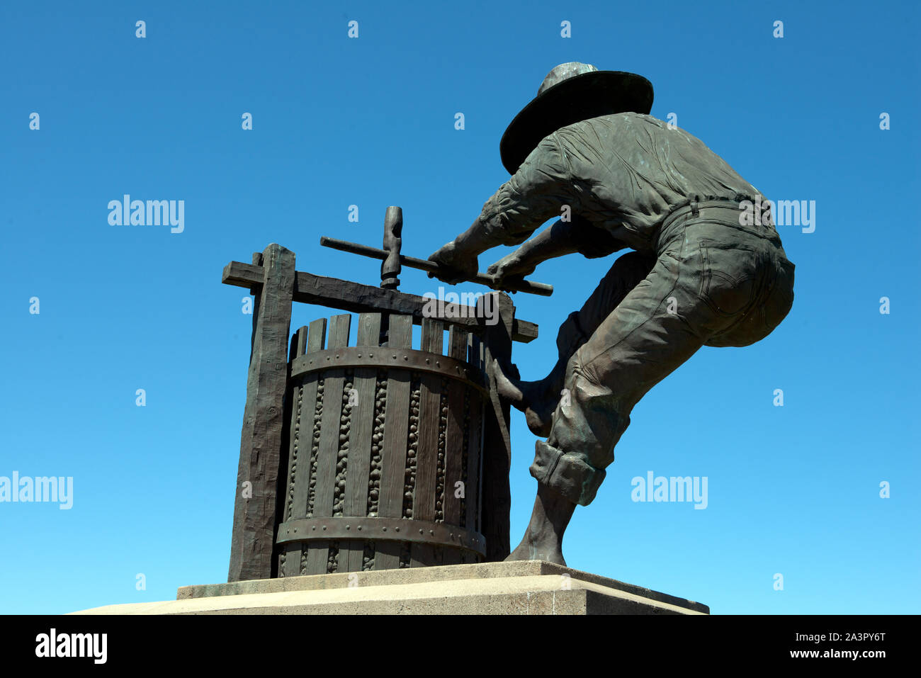 Statue of a worker hi-res stock photography and images - Alamy