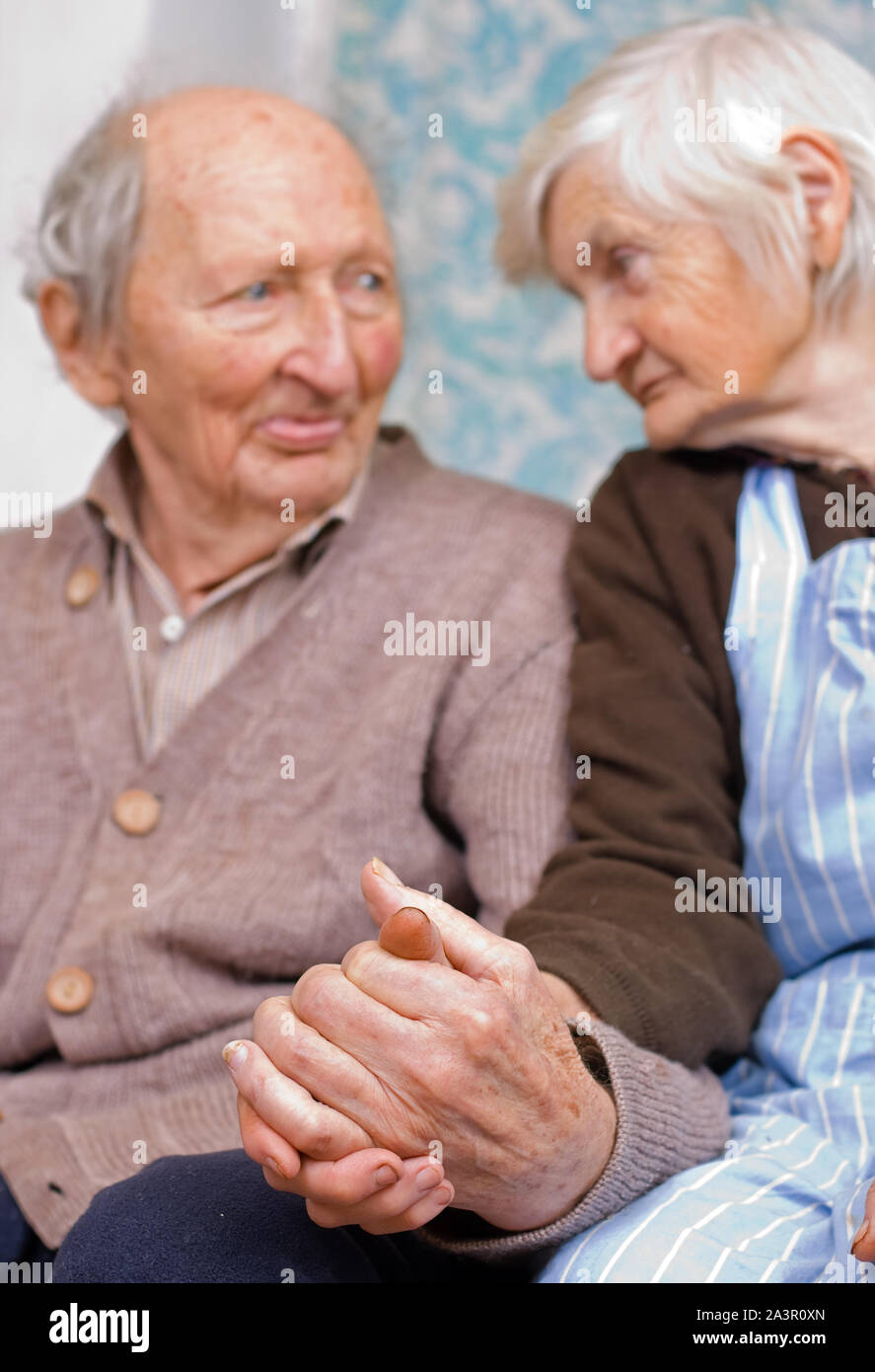 Old people staying home hi-res stock photography and images - Alamy