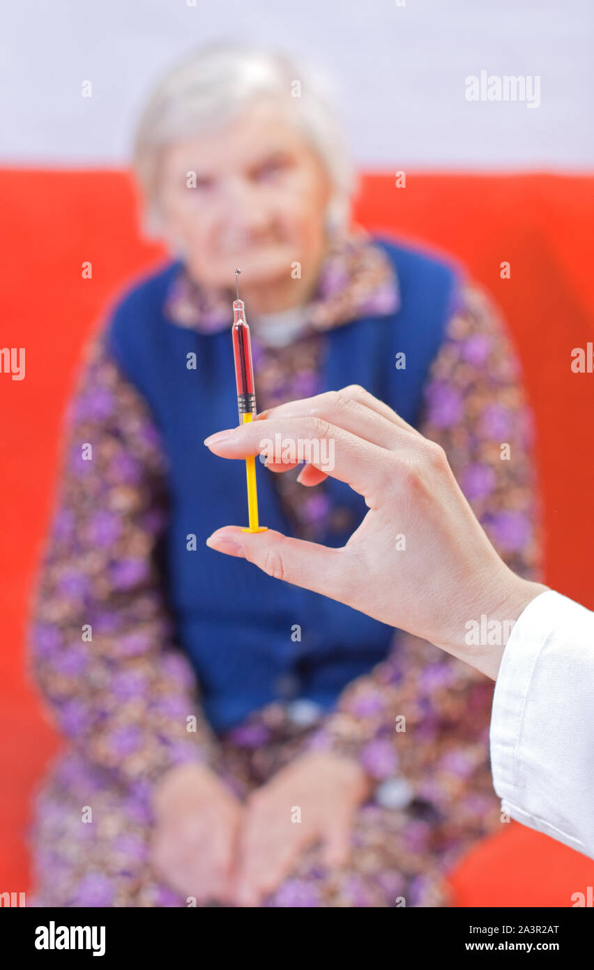 The doctor gives old woman's an injection Stock Photo - Alamy