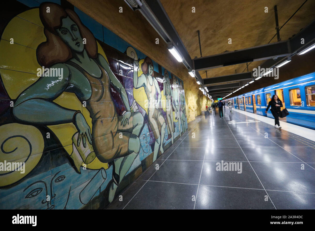 New stations hi-res stock photography and images - Alamy