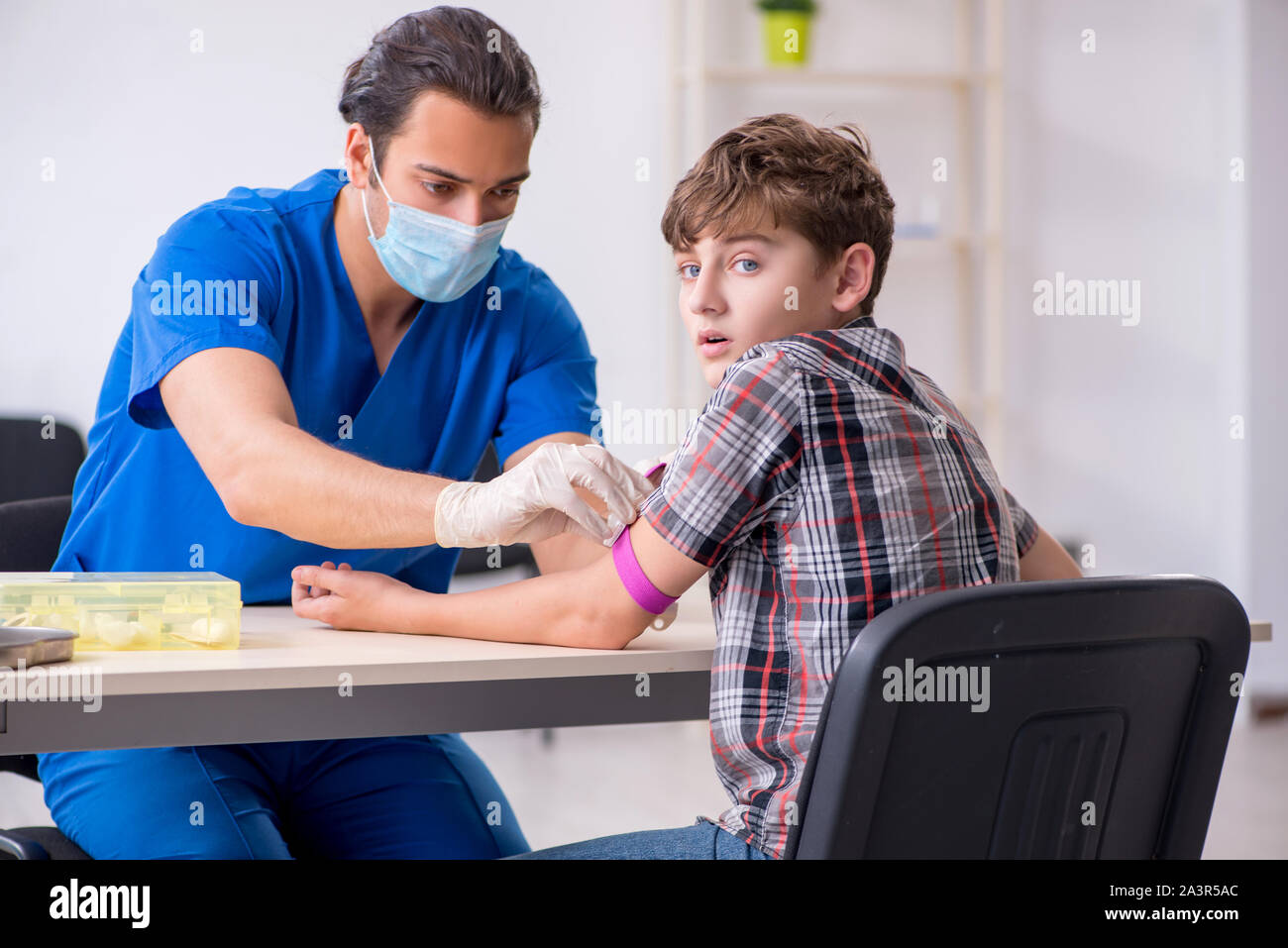 The young boy visiting doctor in hospital Stock Photo - Alamy