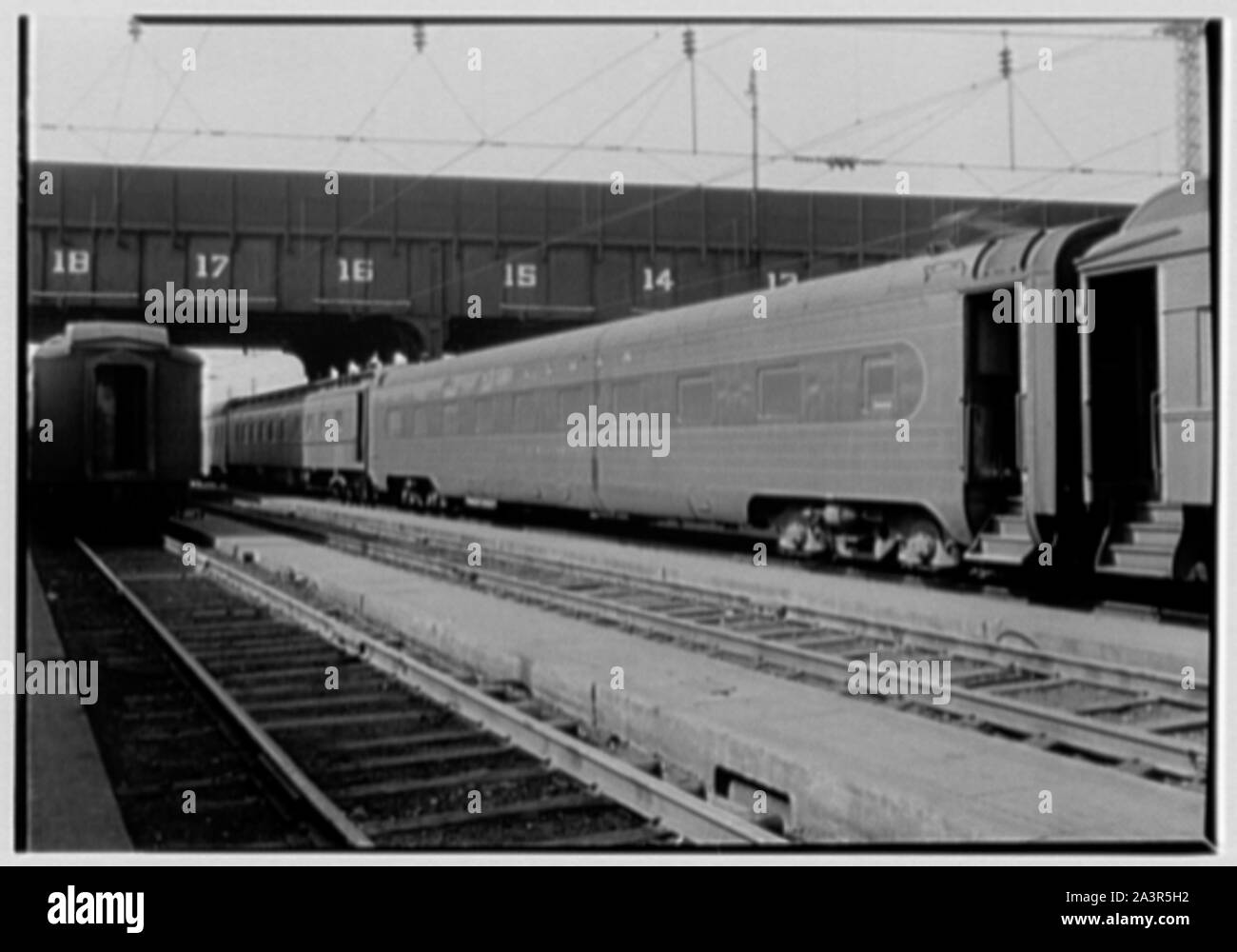 Streamline car hi-res stock photography and images - Alamy