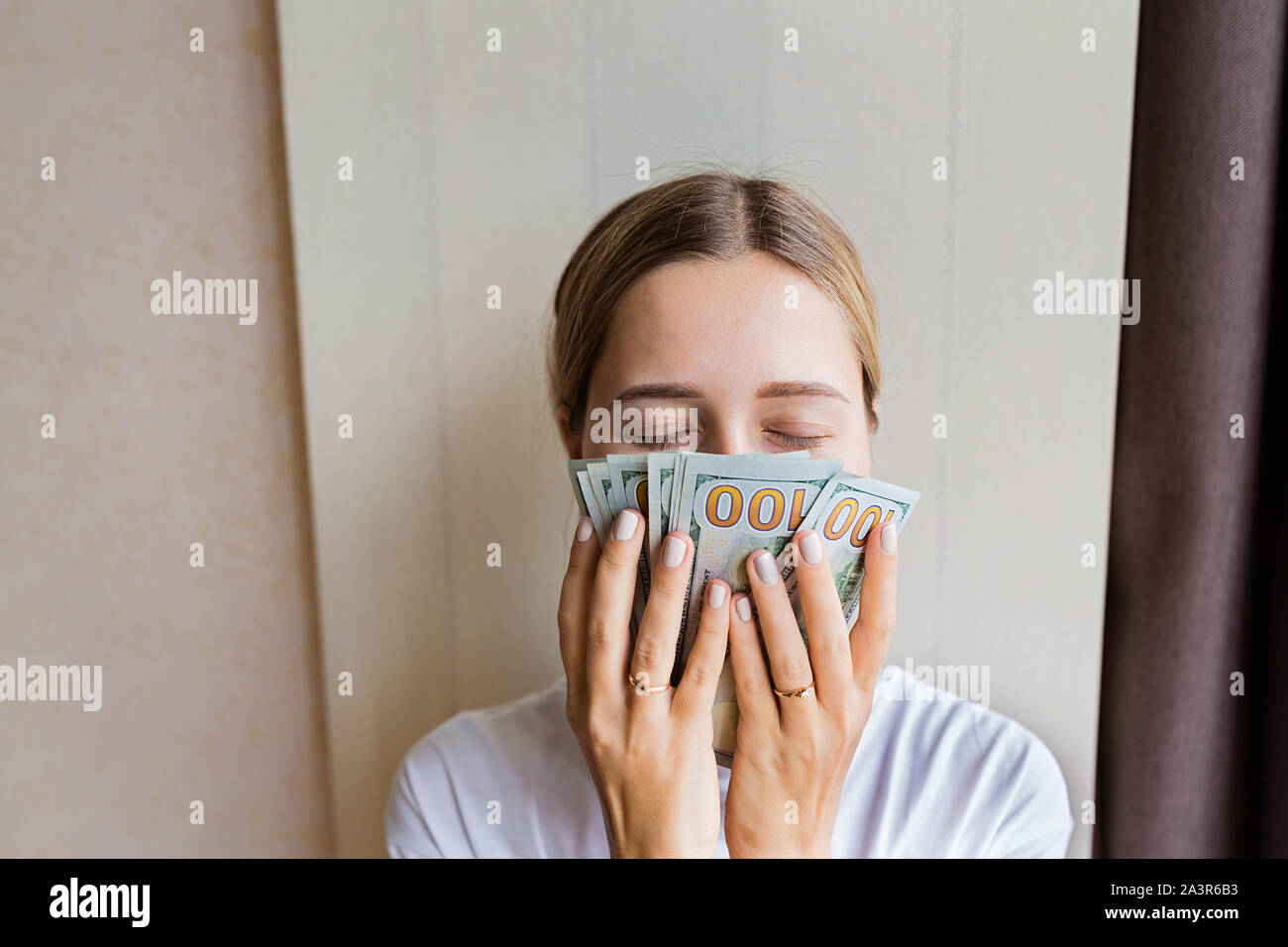 Money smell hi-res stock photography and images - Alamy