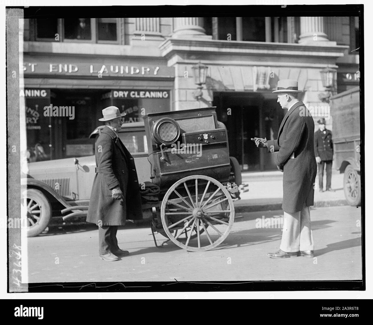 Industrial labor scene Cut Out Stock Images & Pictures - Alamy
