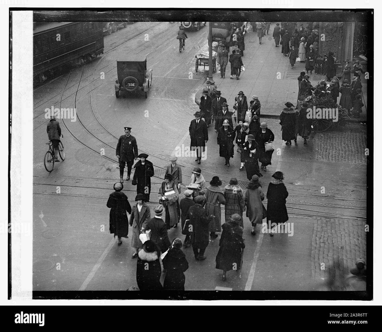 Street scenes urban life Cut Out Stock Images & Pictures - Alamy