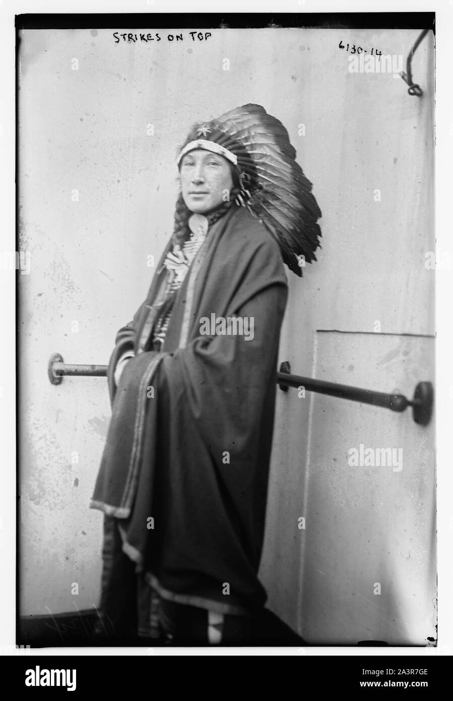 American indian chief Black and White Stock Photos & Images - Alamy