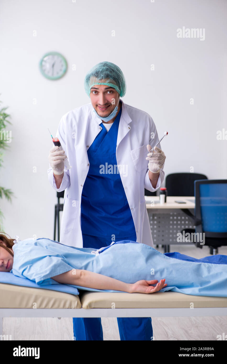 The female patient getting an injection in the clinic Stock Photo - Alamy