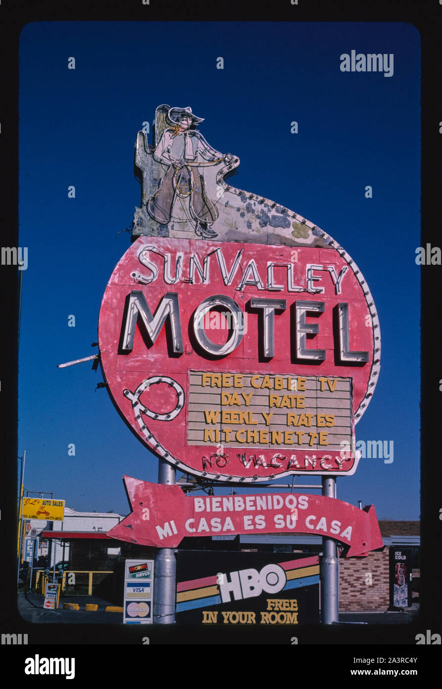 Sun valley motel sign hi-res stock photography and images - Alamy
