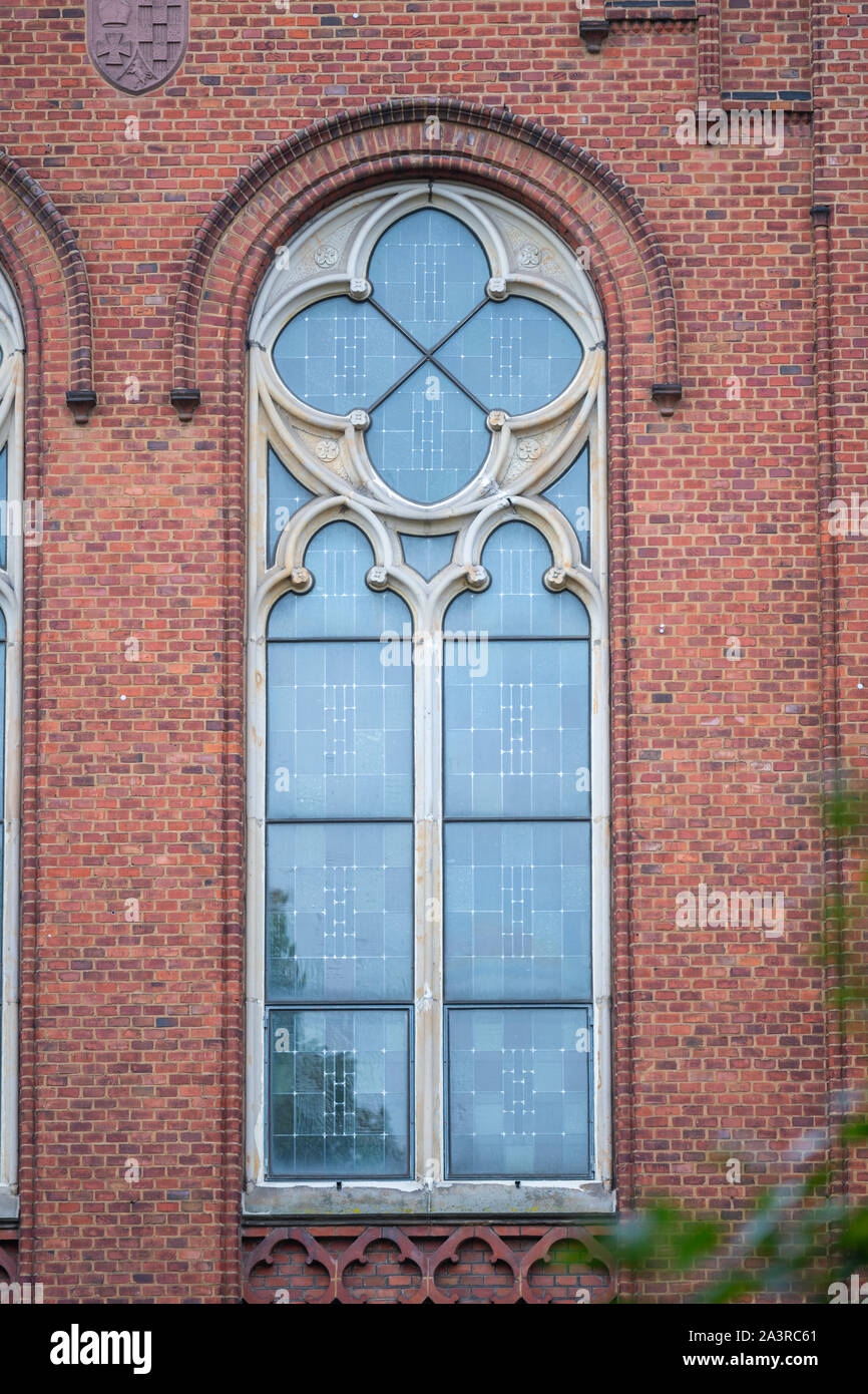 Patterned glass facade hi-res stock photography and images - Alamy