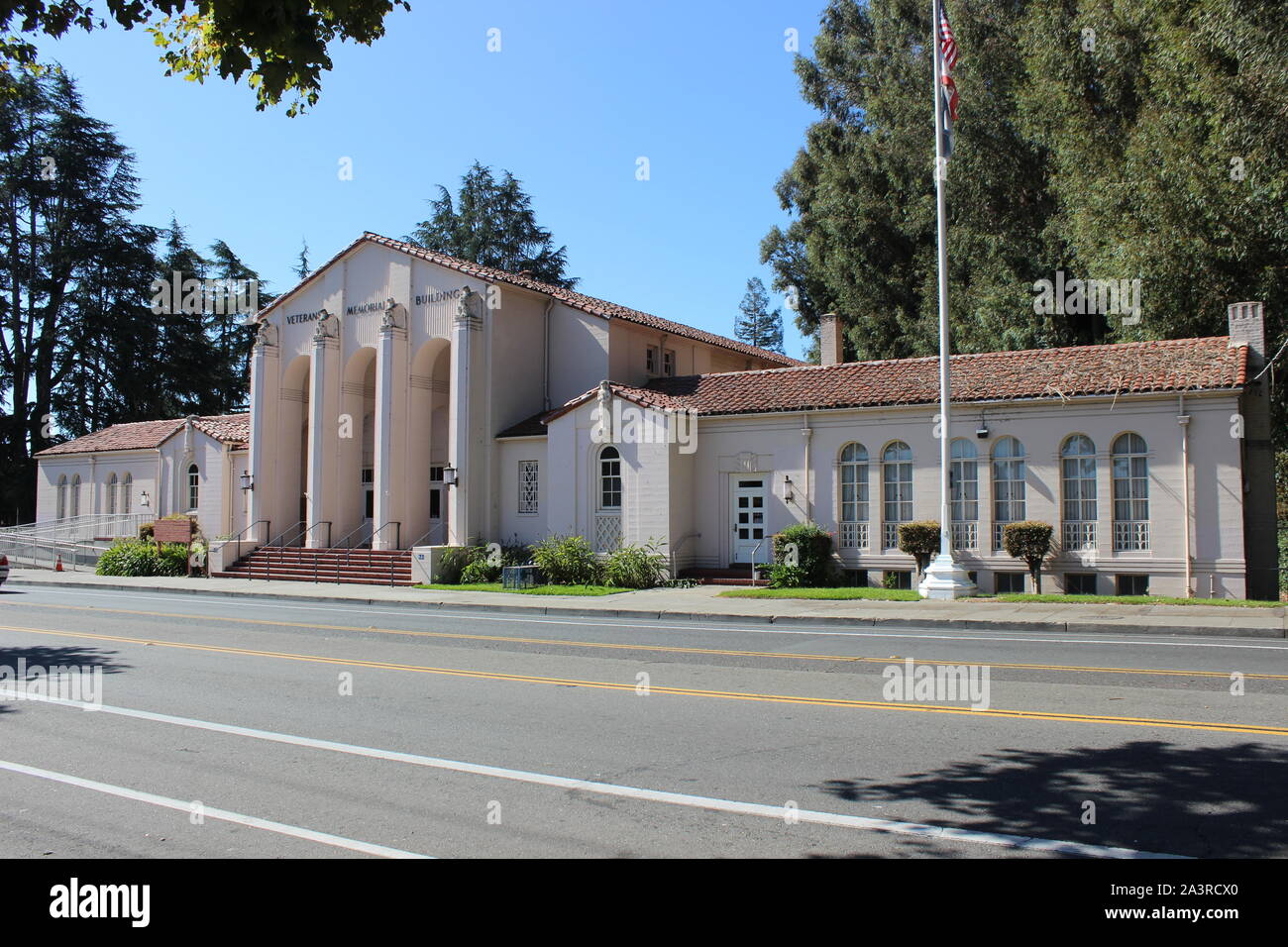 Veterans Memorial Building, San Leandro, California Stock Photo - Alamy